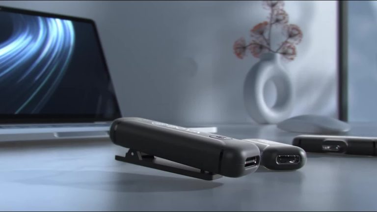 6 Best Microphones For Travel Vloggers 2024