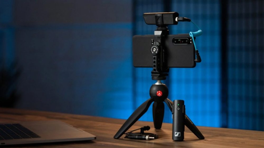 6 Best Microphones For Travel Vloggers 2024