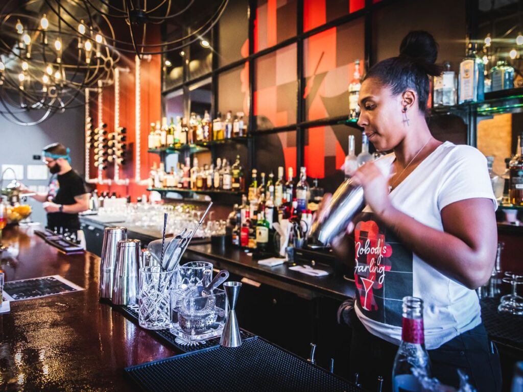 11 Chicago's Best Bars You Can't-Miss When Visiting