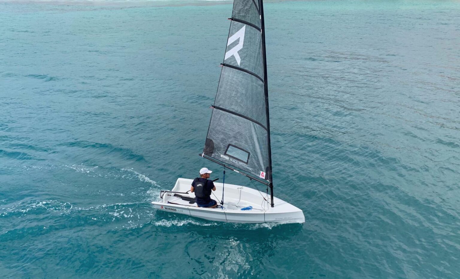 8 Types Of Small Sailboats ─ A Complete Guide