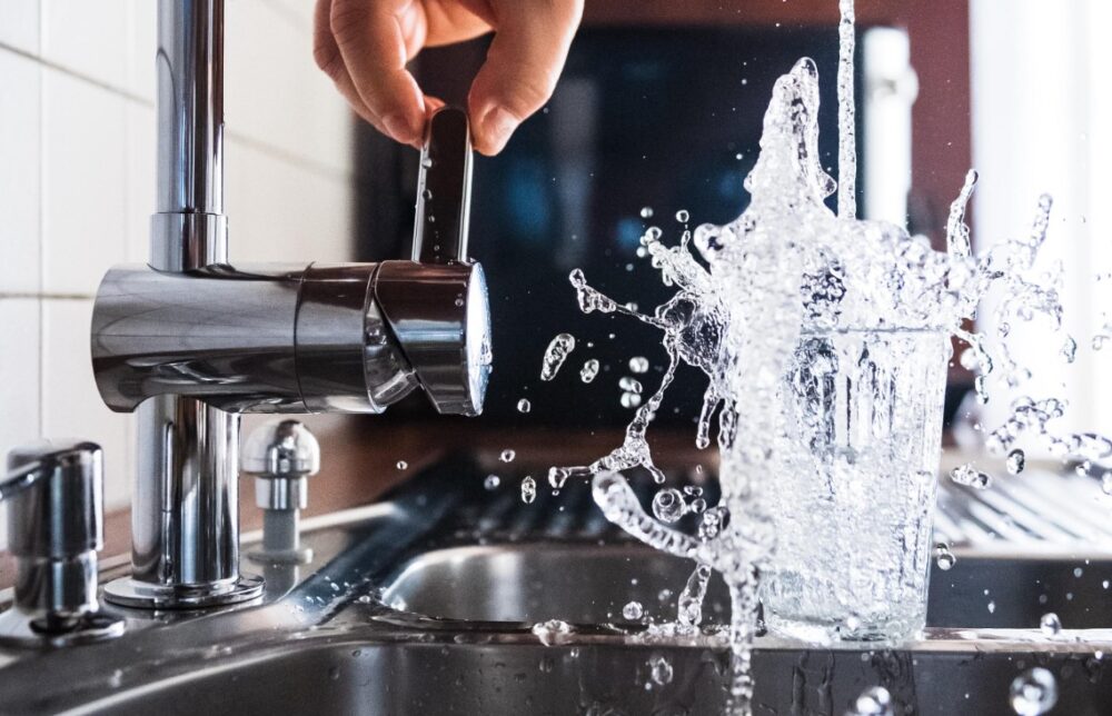 8 Benefits of Drinking Tap Water