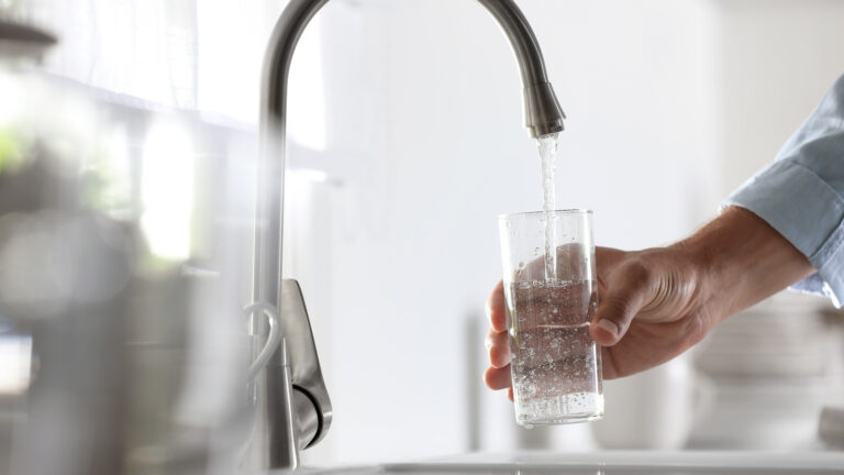 8 Benefits of Drinking Tap Water