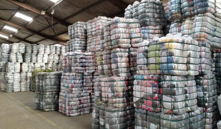 Your Complete Guide On How To Buy Used Clothing Bales