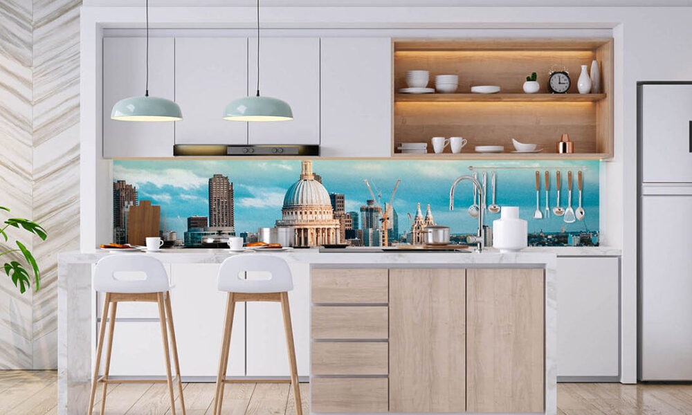 The Timeless Appeal of Glass Splashbacks in Family Kitchens