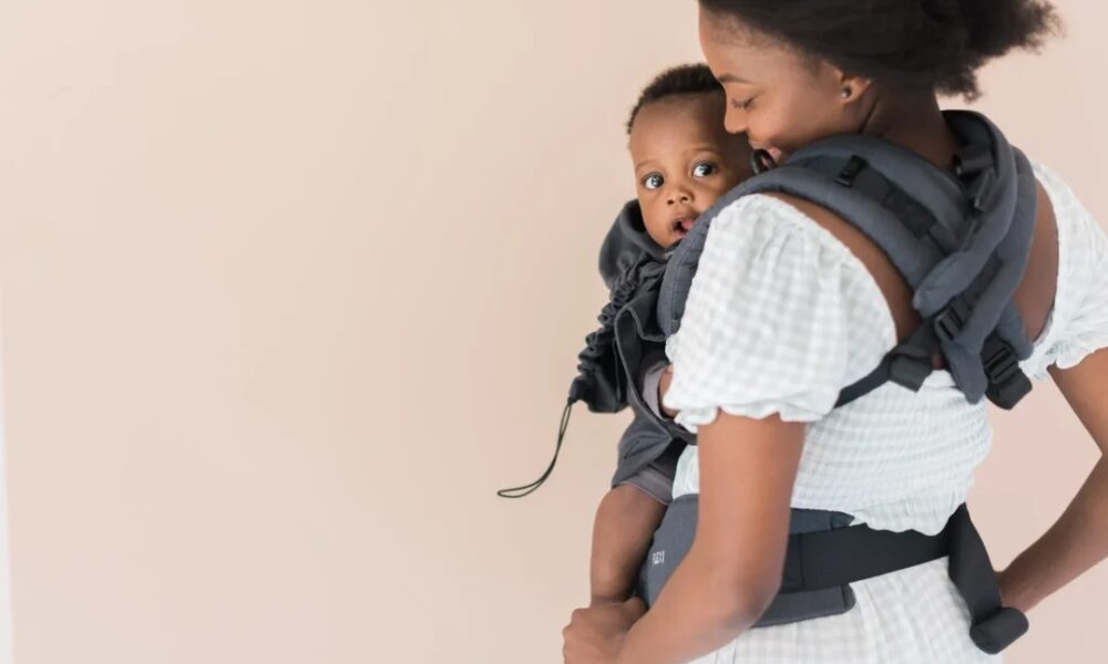 How to Manage Babywearing Time for Maximum Comfort and Safety